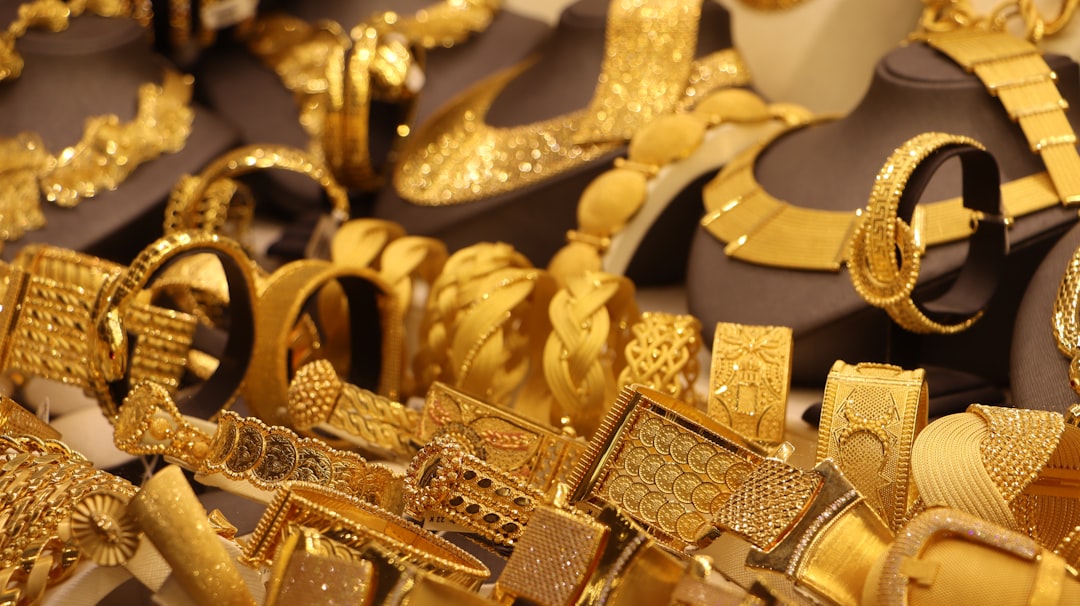 Golden Handcuff Dynamics in M&A: Case Study 2023–2025 - M&A Tactic